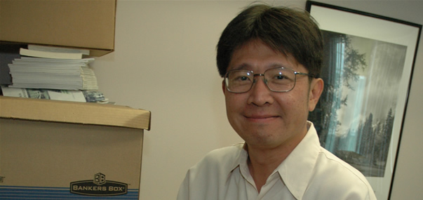 Political Science Professor Yuan Ting Prepares for Fulbright in China